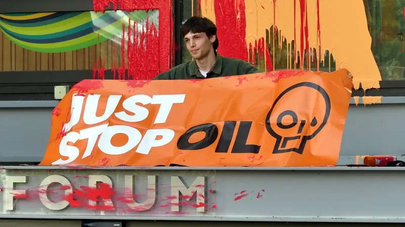 Just Stop Oil protest puts university fossil fuel financing under ...